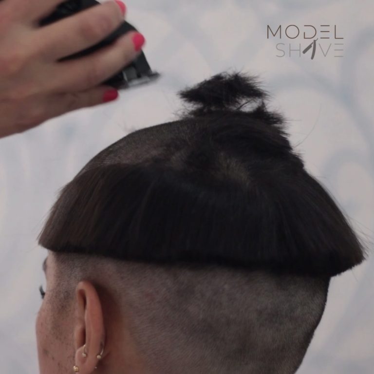 Very emotional head shaving of a crying girl. - Model Shave